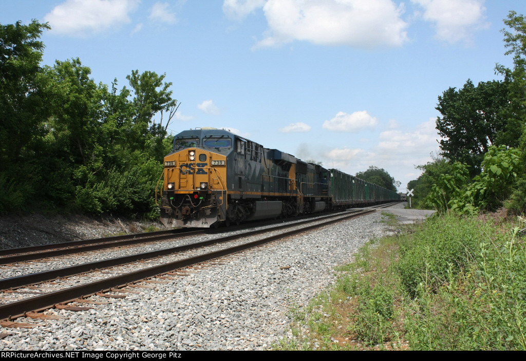 CSX 739 and train Q703